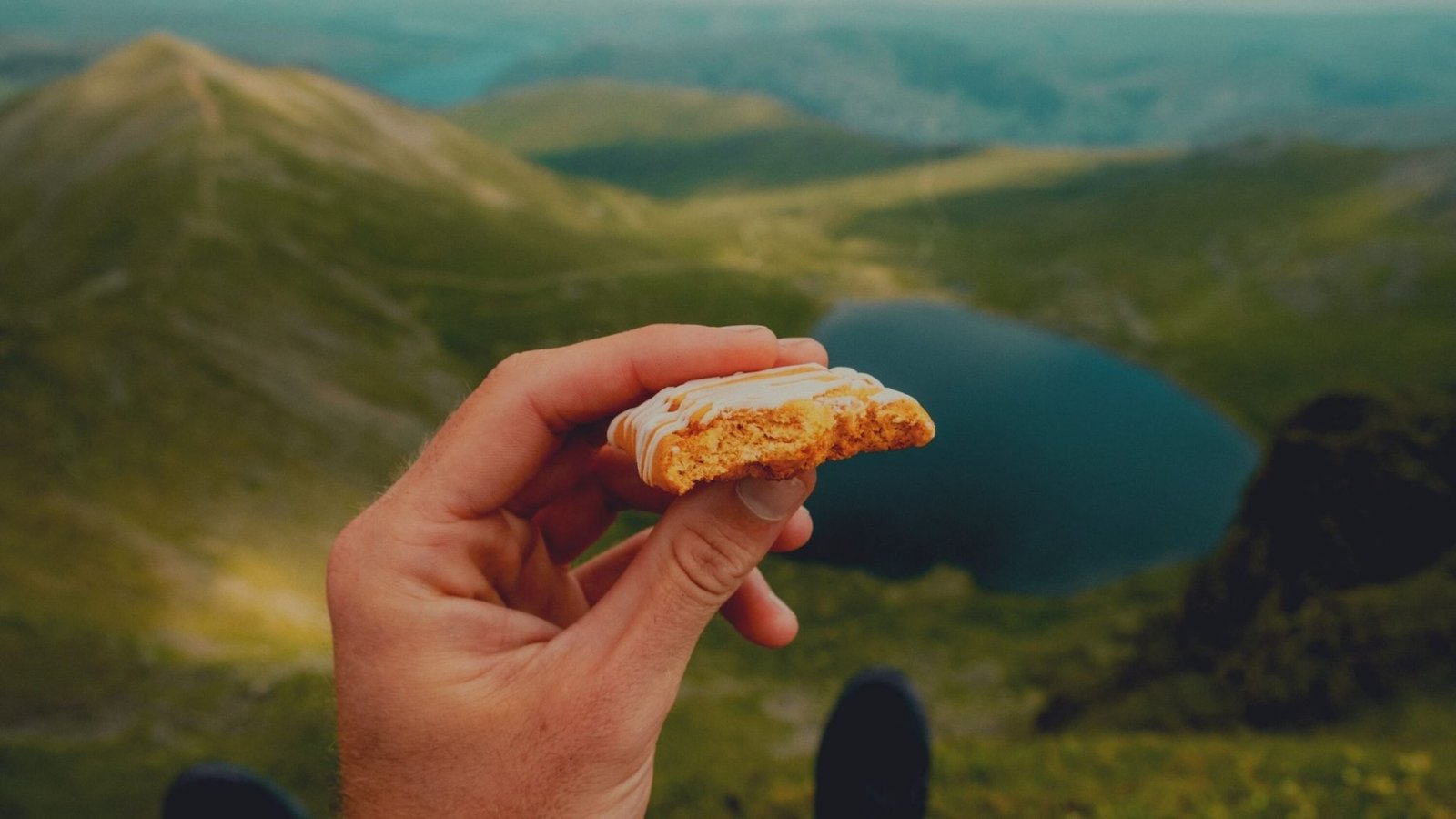 Best Snacks and meals to pack for hikes | Vanlife Eats