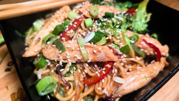 Chicken Chow Mein Fakeaway - Food Hack